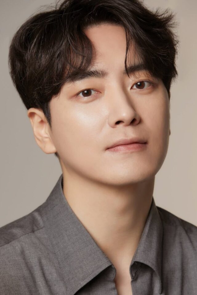 "Love Scout" Lee Jun Hyuk Shows His True Personality Amid Airport Chaos ...
