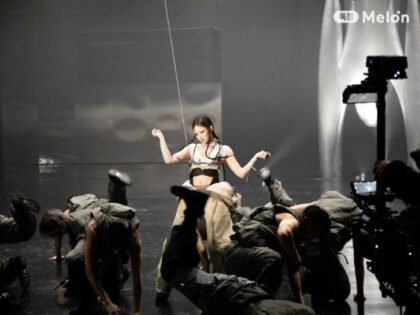 BLACKPINK Jennie's Unexpected Take On The Sexy "Exposed Bra" Trend In ...