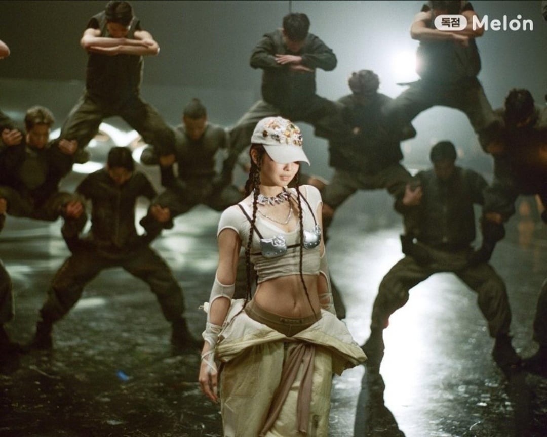 BLACKPINK Jennie's Unexpected Take On The Sexy "Exposed Bra" Trend In New Music Video - Koreaboo