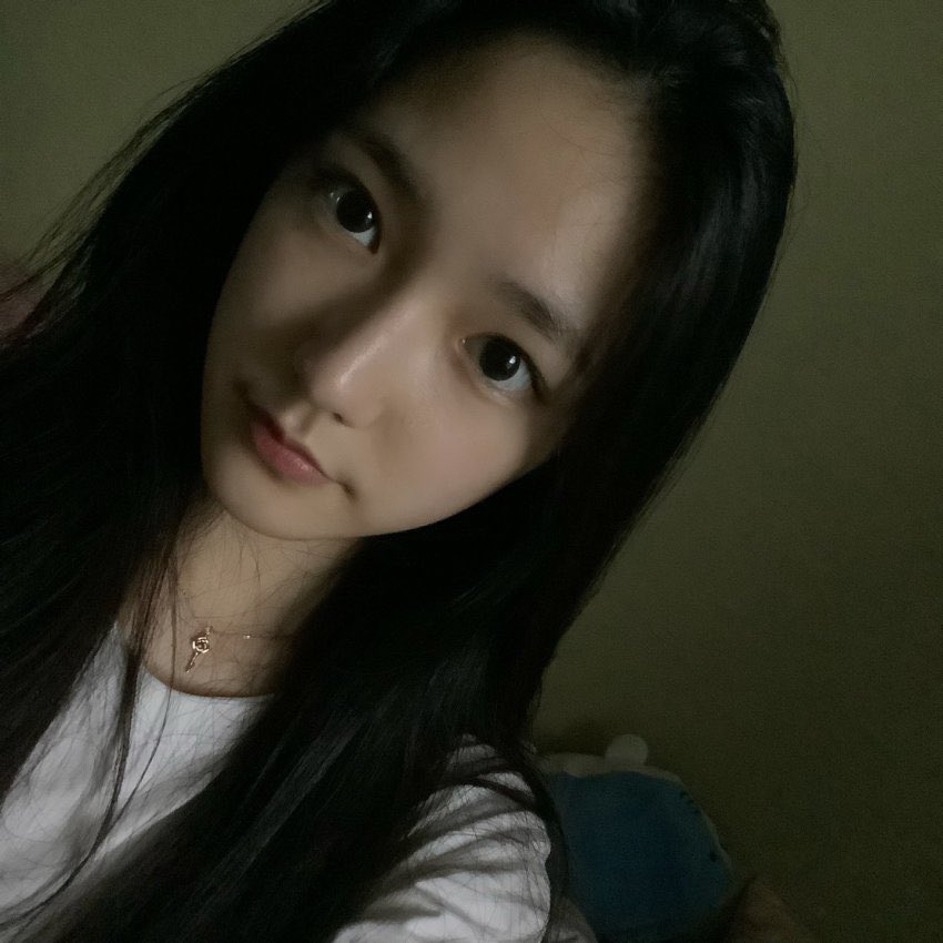 KiiiKiii's ""Short Hair Member" Jiyu Shocks With Long Hair Styling ...