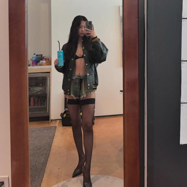 BLACKPINK Jennie's Exposing And Sexy Outfits Trigger Divided Opinions At "The Ruby Experience ...