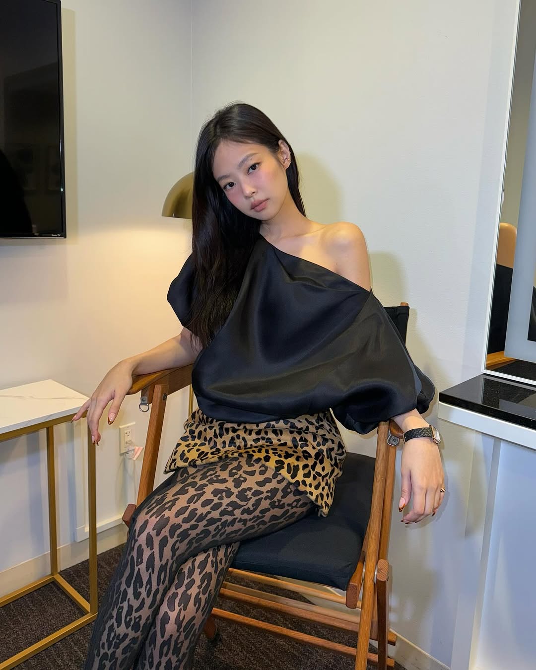 NJZ (NewJeans) Reveal New Photos With BLACKPINK's Jennie At "The Ruby ...