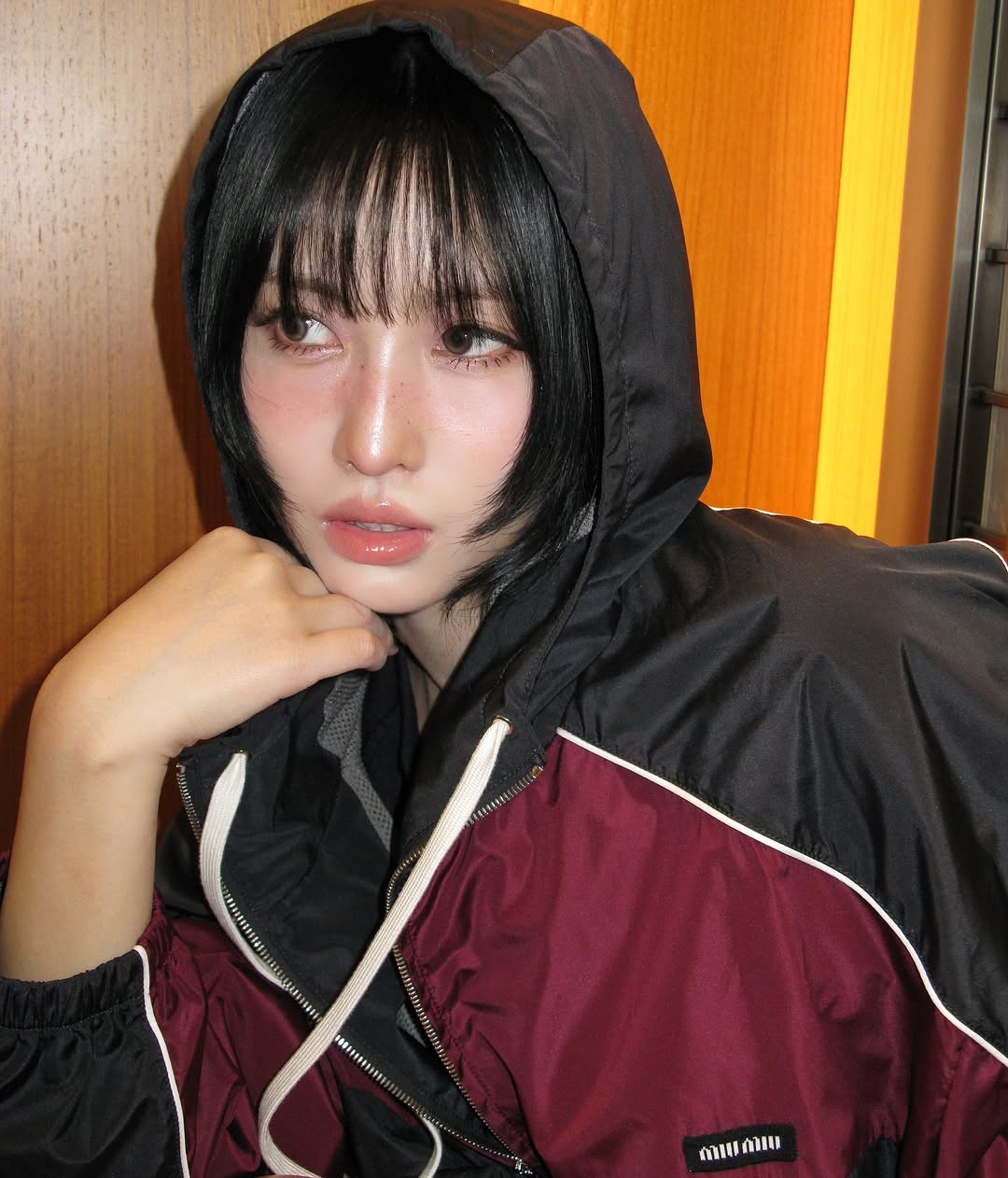 TWICE's Momo Shows Off Killer Abs In Crop Top At Fashion Week - Koreaboo