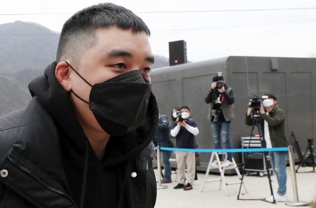 "Burning Sun" Seungri Spotted At Restaurant With Beautiful Woman - Koreaboo