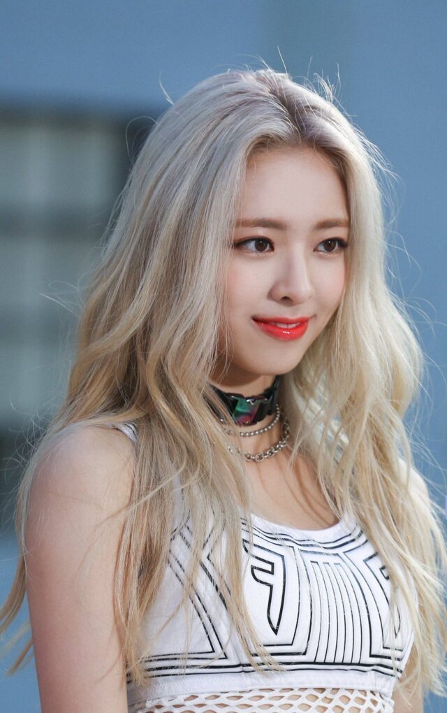 ITZY's Yuna Stuns Fans With Shocking New Hair Color - Koreaboo