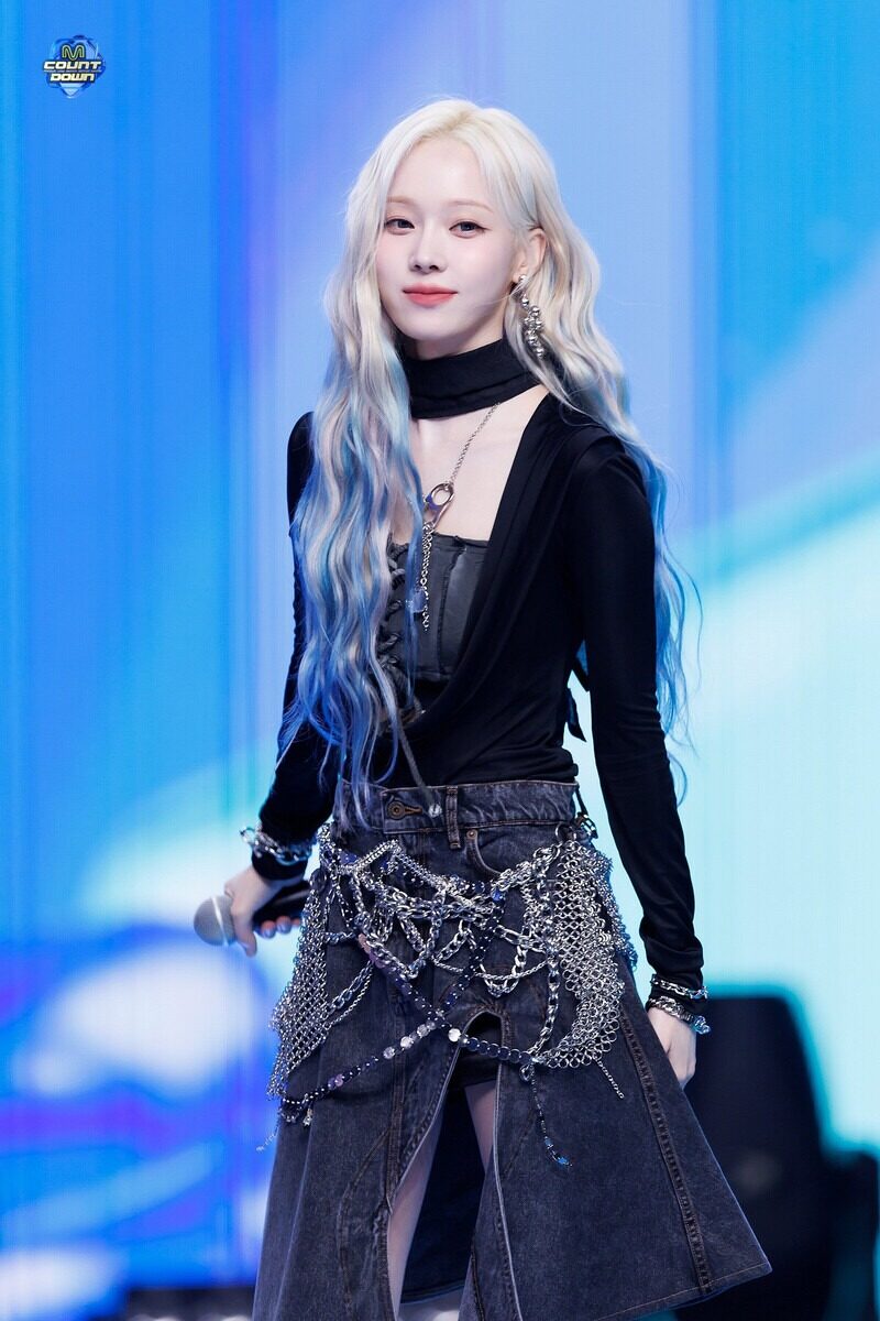 BLACKPINK's Jennie And aespa's Winter Wore The Same Nude Dress But ...