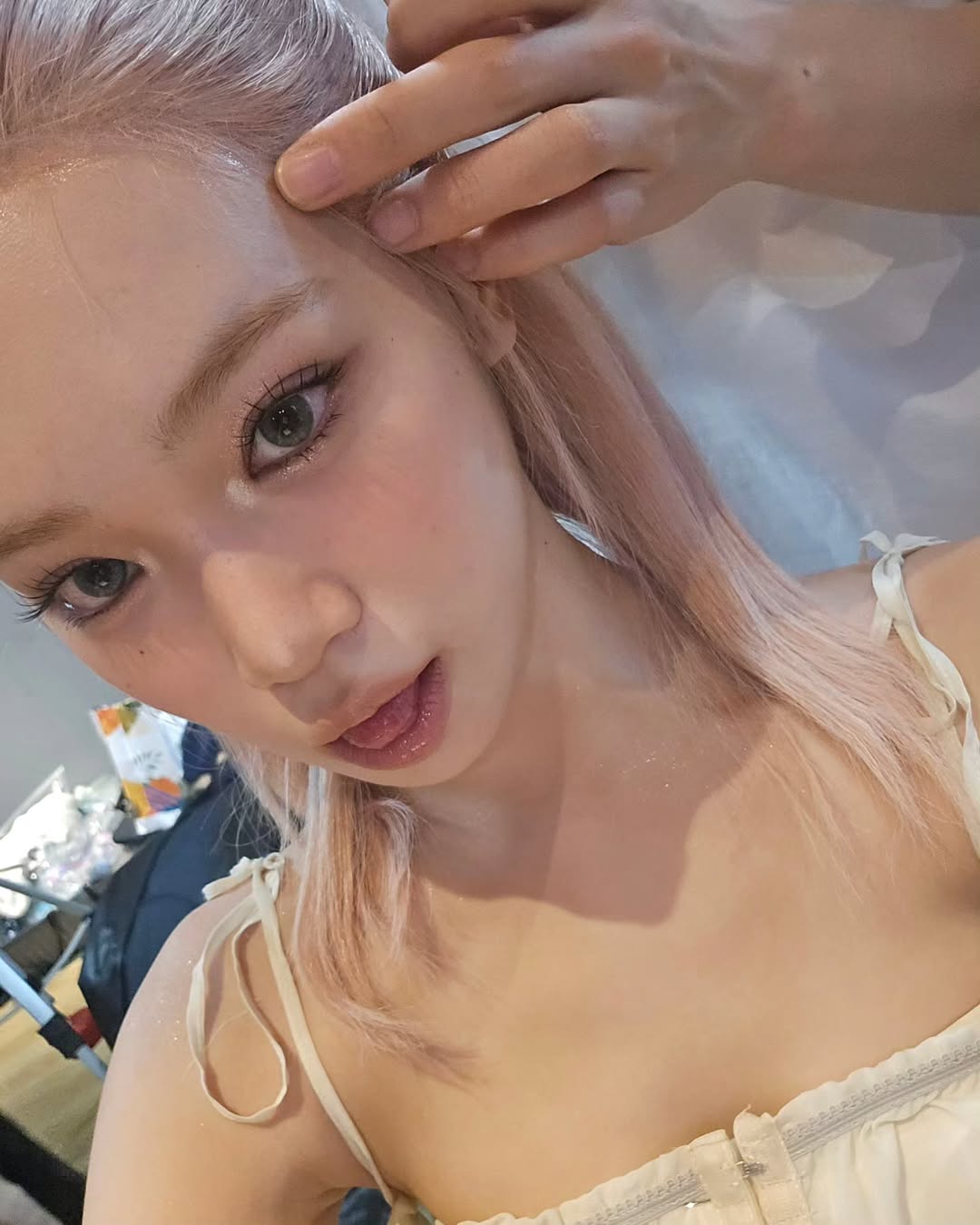 LE SSERAFIM's Chaewon Baffles Netizens With Her Tiny Waist And ...