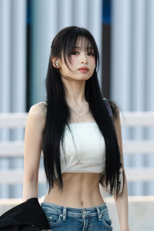 BABYMONSTER's Ahyeon Sparks Buzz With Extremely Small Waist In New ...