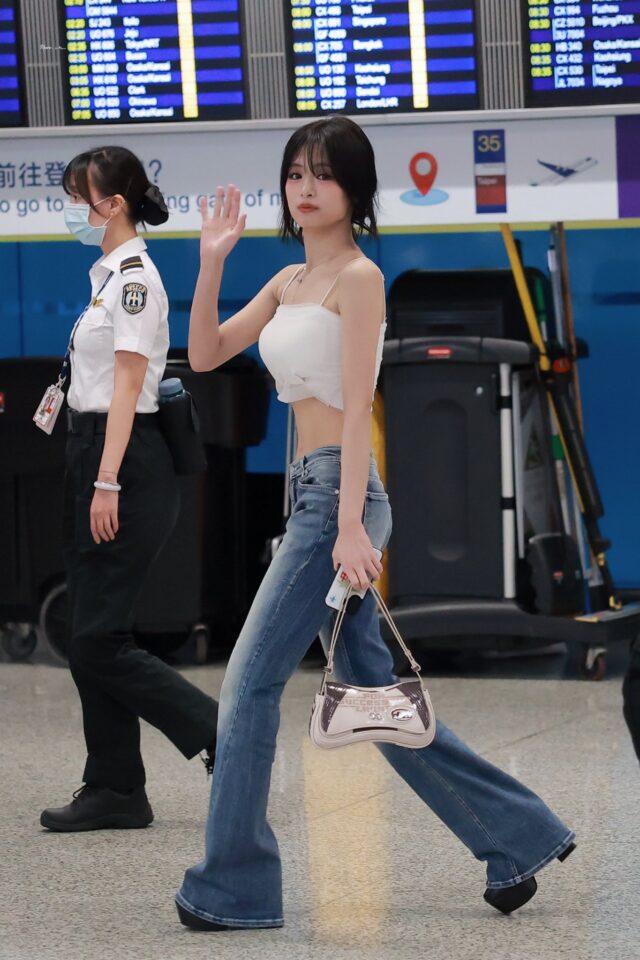 BABYMONSTER's Ahyeon Sparks Buzz With Extremely Small Waist In New Photos - Koreaboo