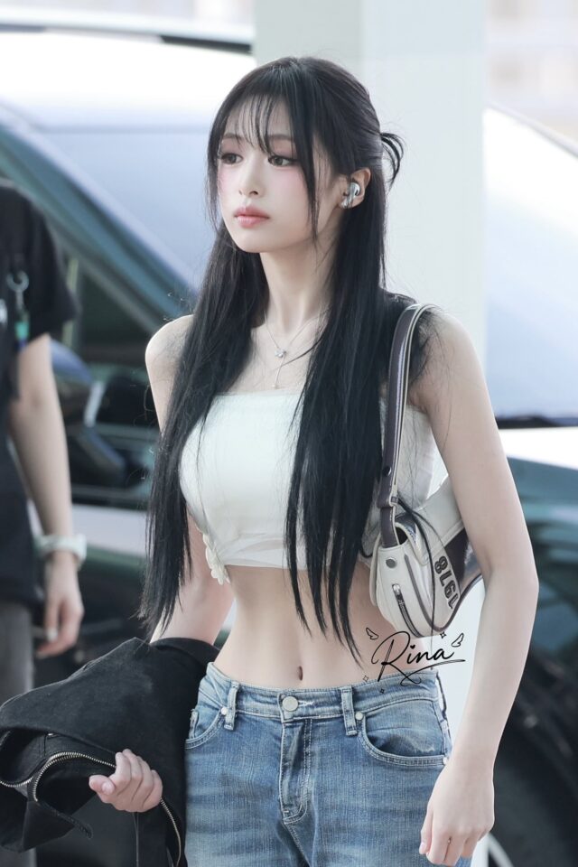 BABYMONSTER's Ahyeon Sparks Buzz With Extremely Small Waist In New Photos - Koreaboo