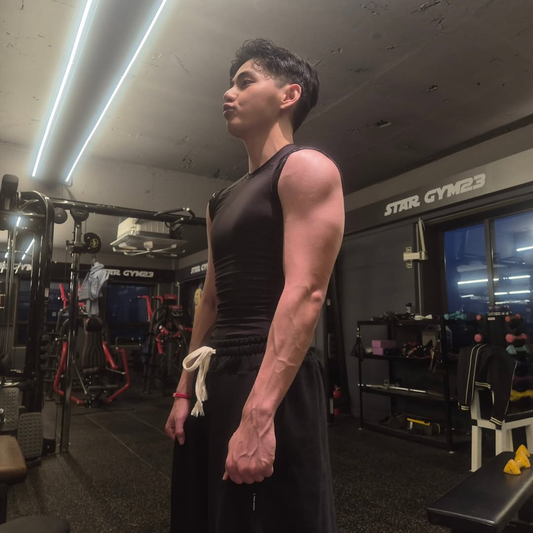 BTS V's Gym Photos Leave Fans Ecstatic— But Not For The Usual Reasons - Koreaboo