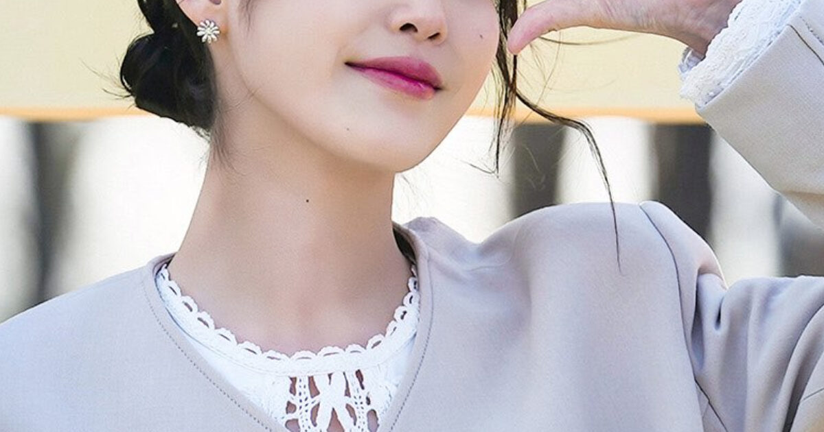 Popular Singer Pays For Drinks At All Fan-Hosted Birthday Cafes - Koreaboo