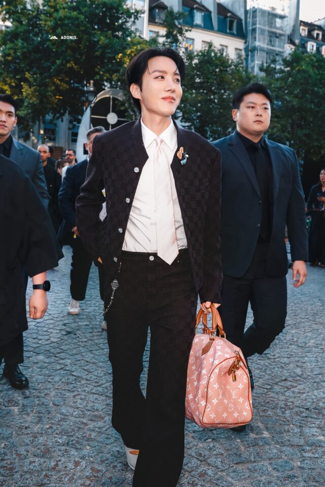 7 Best-Dressed K-Pop Idols At Fashion Week So Far - Koreaboo