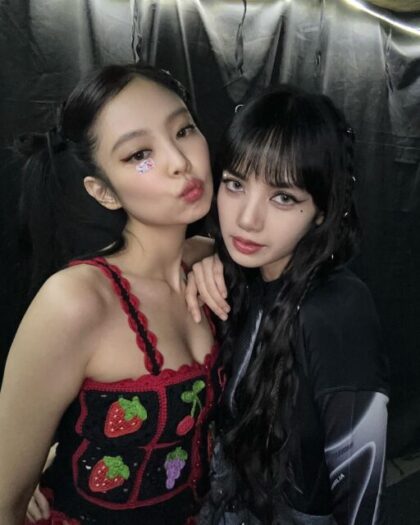 New Clips Of BLACKPINK's Jennie And Lisa Go Viral Following Bad ...