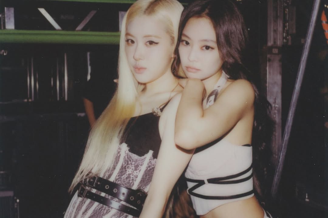 BLACKPINK's Jennie Sparks Controversy After Deleting Photo With Rosé - Koreaboo