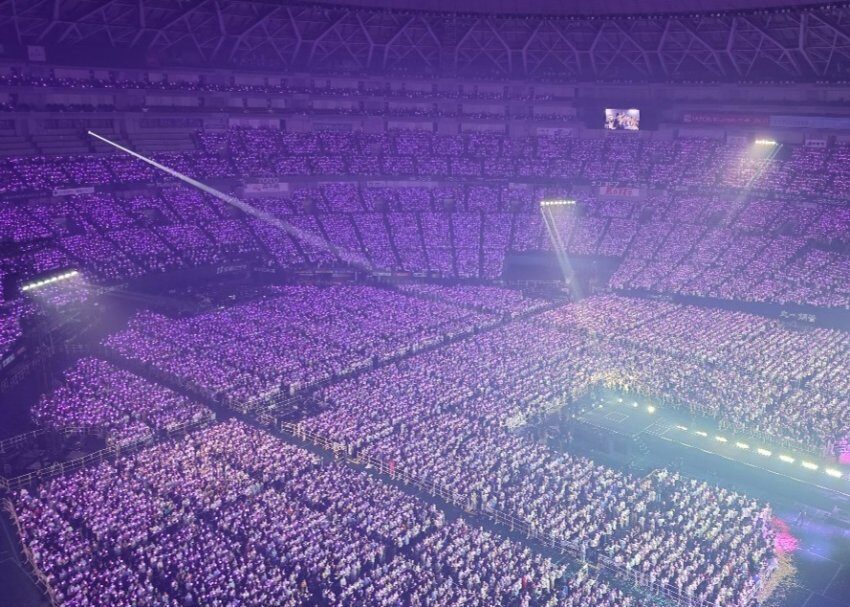 Shocking Photos Of BTS Jin's Concert Crowd Trigger Major Reactions - Koreaboo