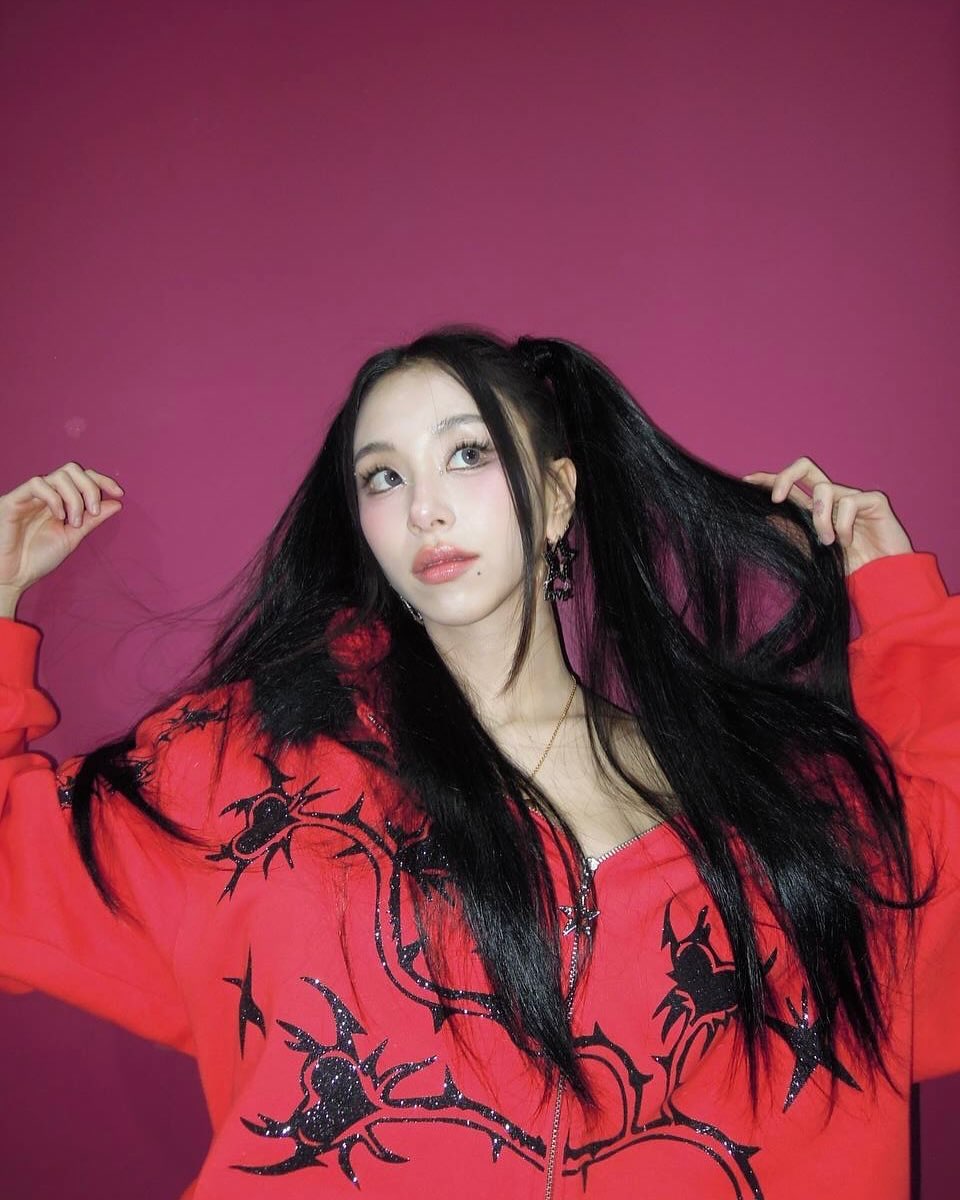 Chaeyoung from TWICE and Zion.T Caught on a Date in Viral Photos, Causing Controversy - KPOP HIT