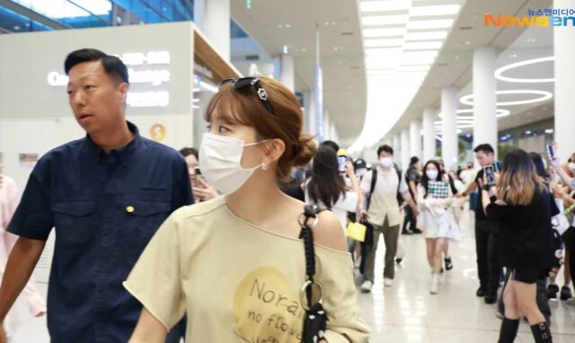 Dramatic Difference In Red Velvet Irene And Seulgi’s Airport Reception ...