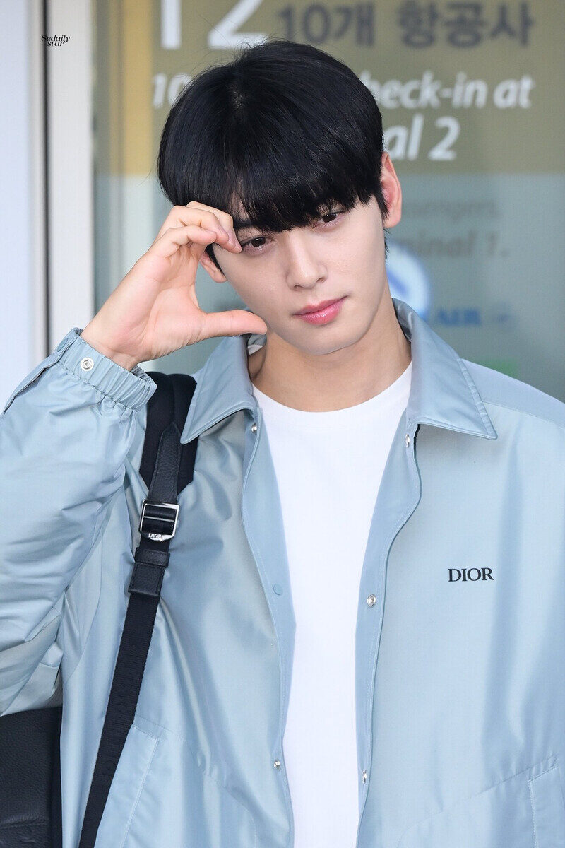ASTRO Cha Eunwoo's First Military Update Has Netizens Swooning Over His ...