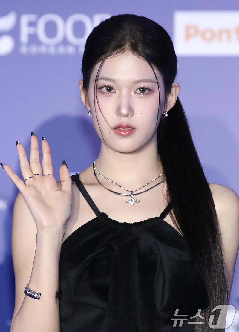 Manager's "Disturbing" Behavior Towards Yoon Jiyoon + Others Connected ...