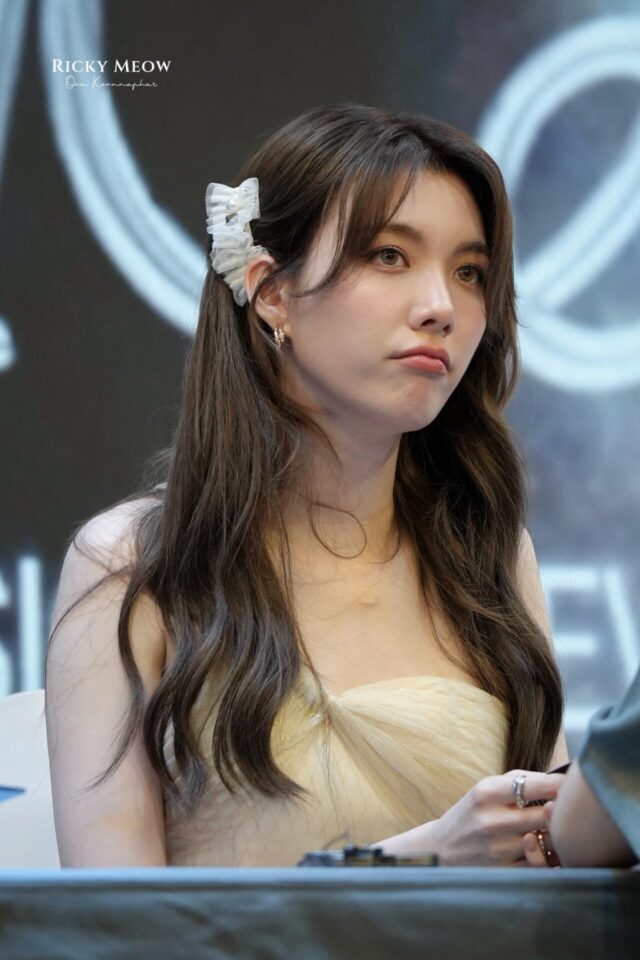 Beloved Actress Left Crying On Stage During "Nightmare" Fan Event ...