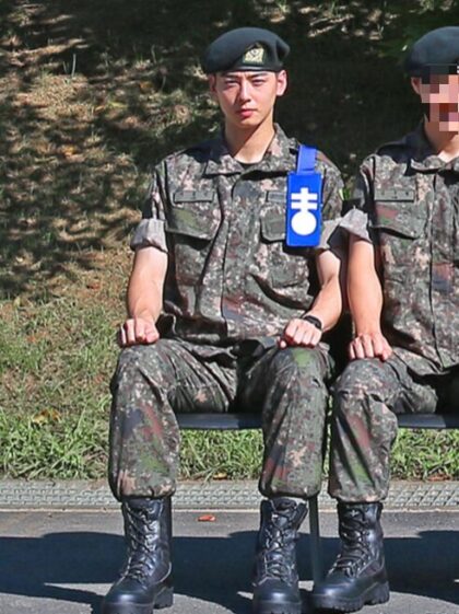 ASTRO Cha Eunwoo's First Military Update Has Netizens Swooning Over His ...