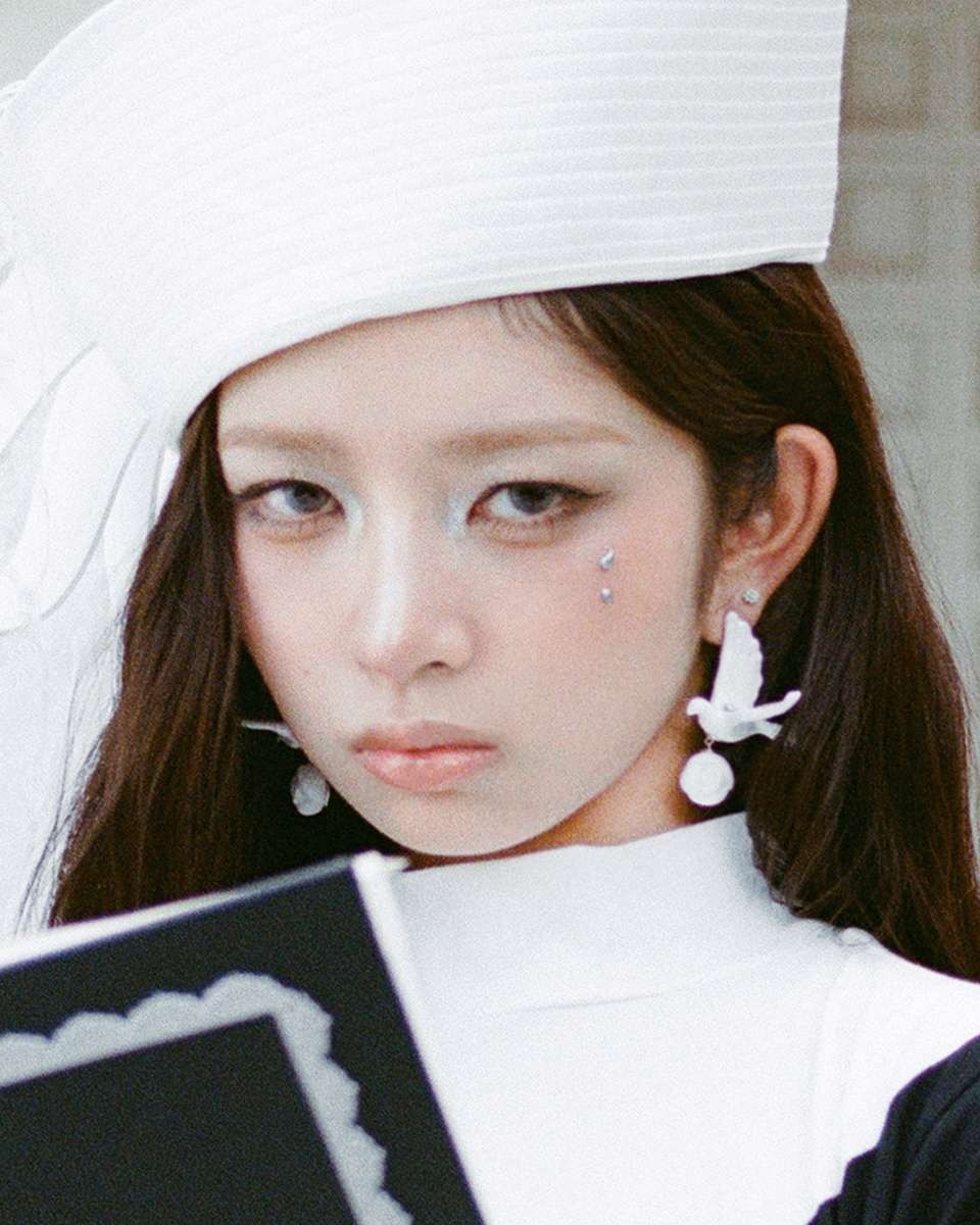 IVE's Makeup And Styling In New Photos Sparks Significant Backlash ...