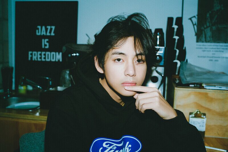 BTS V's Latest Post Raises More Suspicions About Dating Rumors With ...