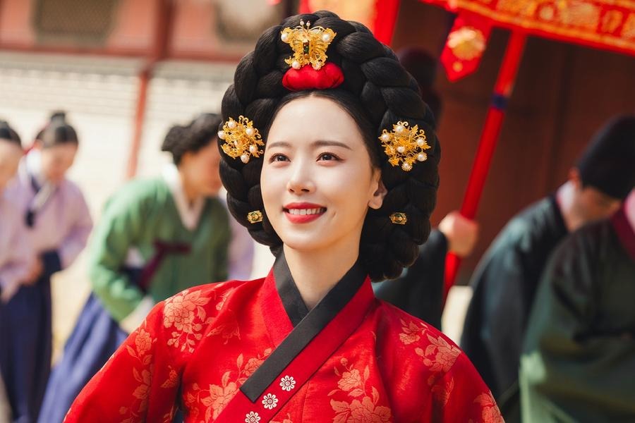 Who's Dating Who? The “Bon Appétit, Your Majesty” Cast's Real-Life ...