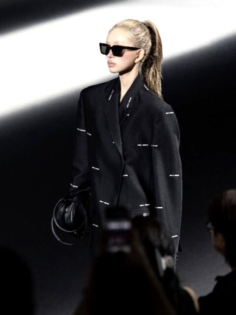 Famous Actress's Daughter Makes Runway Debut At 41KG And 170CM Tall ...
