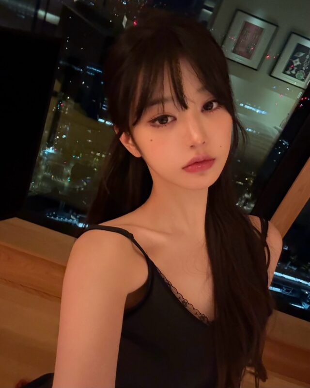 "Bad Relationship?" IVE Wonyoung's Absence From Viral Photo Sparks Heated Debate - Koreaboo