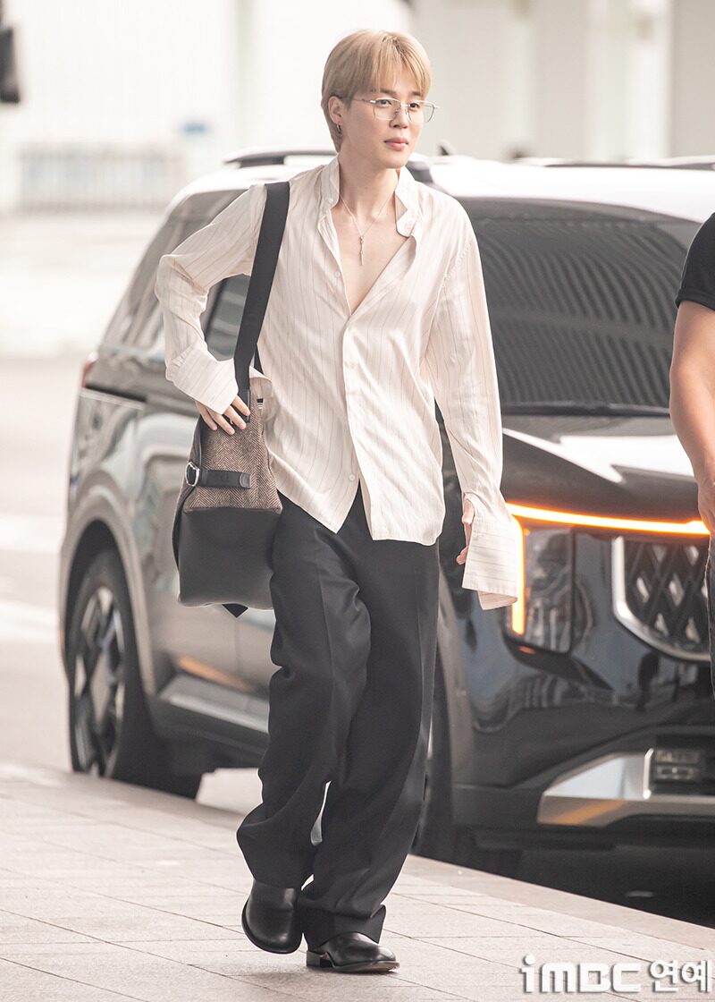 BTS’s Jimin Goes Viral For One Of The Best Airport Outfit Looks In ...