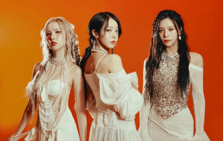 Popular Girl Group Spotted In Viral Photos With Famous Porn Actor - Koreaboo