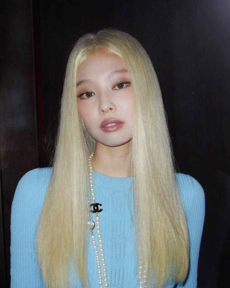 Viral Clip Of BLACKPINK's Jennie "Distracted" By Male Dancer Triggers ...