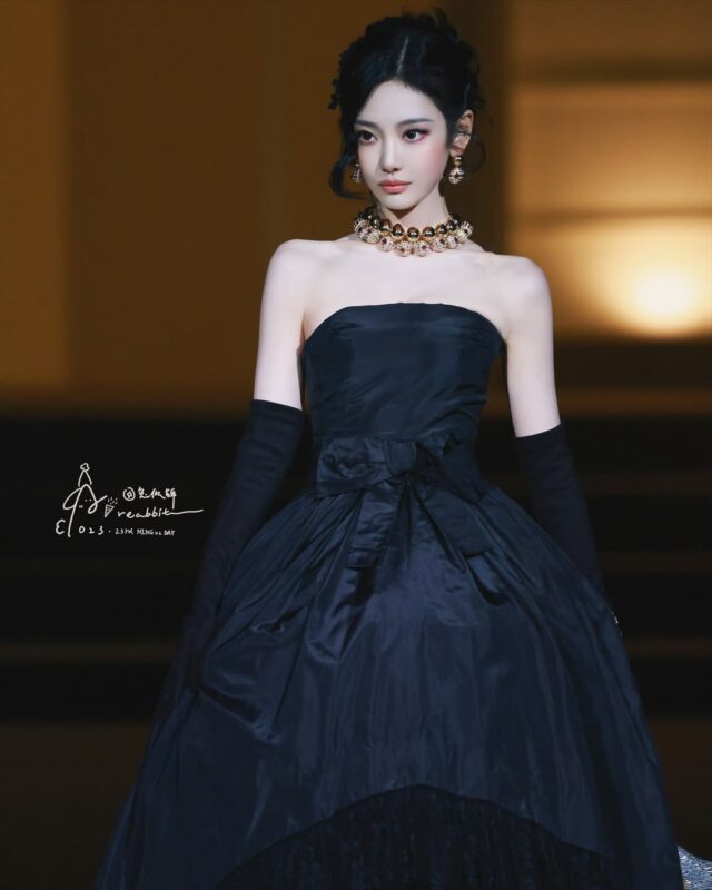 aespa NingNing's dramatic styling at a recent event has sparked a ...