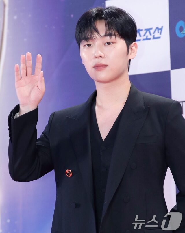 Actor Choi Hyun Wook Almost Injures A Child Fan, Issues Apology - Koreaboo