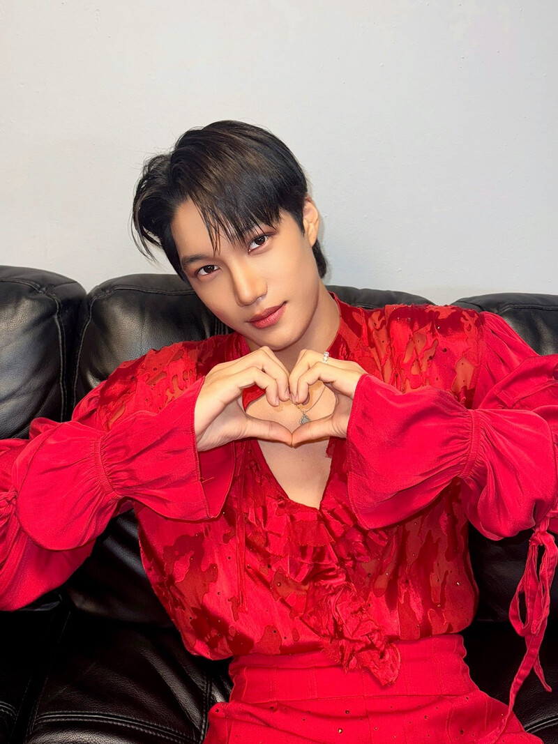 EXO Kai's Unexpected "Exposed" Phone Screen Sparks Heated Debate - Koreaboo