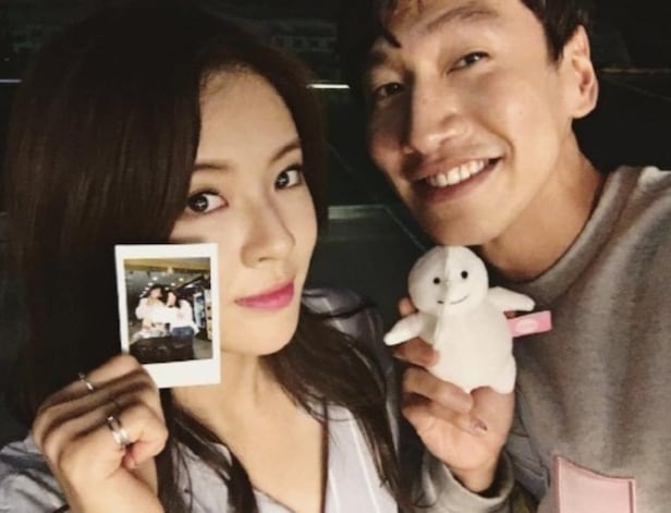 Lee Kwang Soo And Lee Sun Bin's Couple Moment From "Blue Dragon Film Awards" Goes Viral - Koreaboo