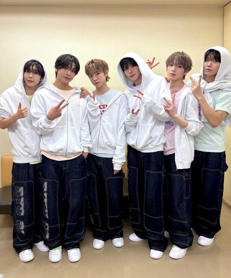 Popular Boy Group's "2025 MAMA" Collab With Female Juniors Triggers ...