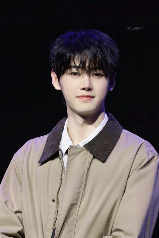 Viral Video Of K-Pop Idol Running Through The Airport Being Chased Down ...