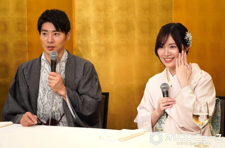 Idol Couple's Marriage Press Conference Photos Revealed - Koreaboo