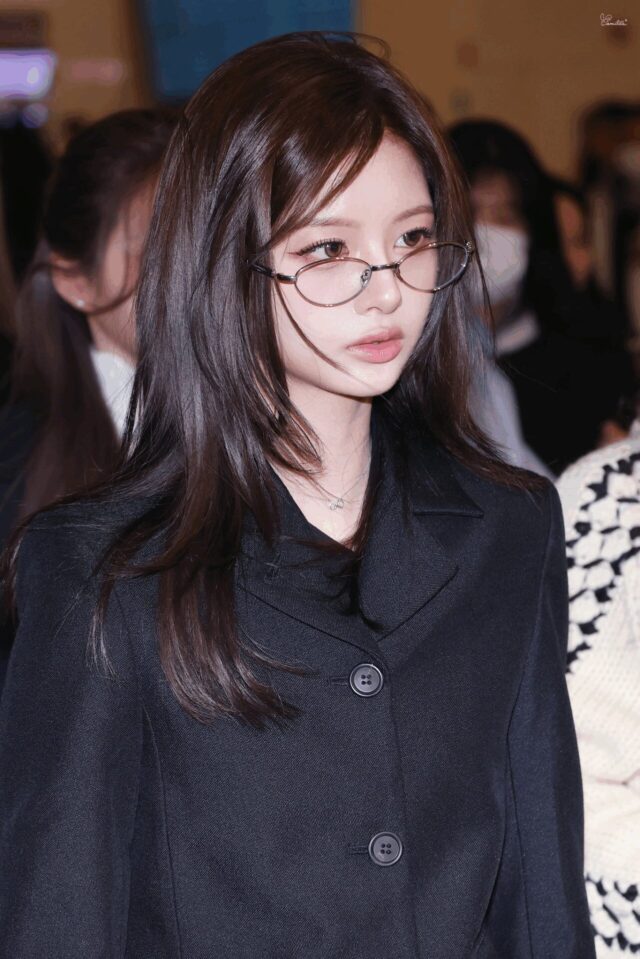 4th Gen Star Goes Viral For Her "Insane" Airport Fashion And Visuals ...