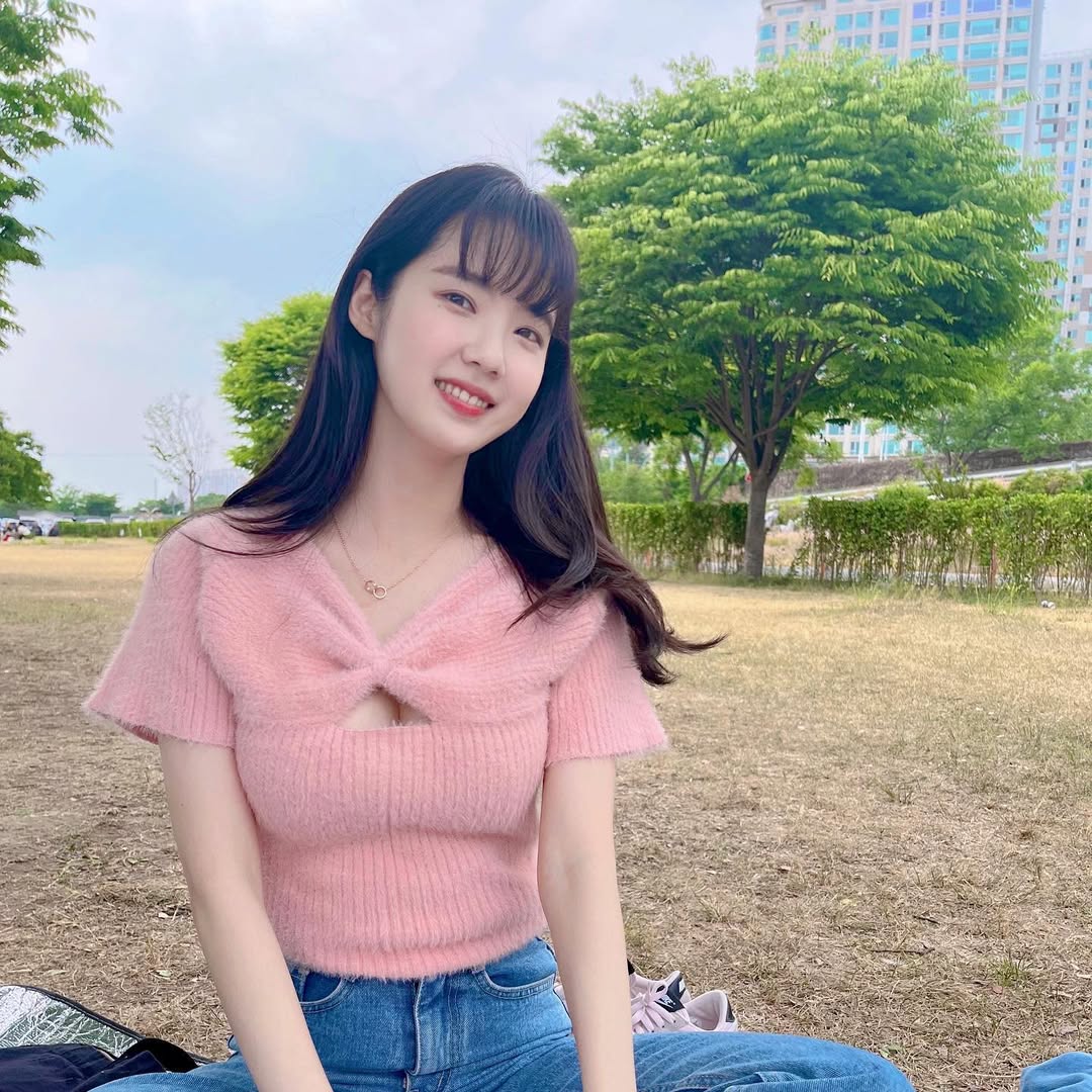Korean Star's Mysterious Wife Revealed To Be "Han River IU" - Koreaboo