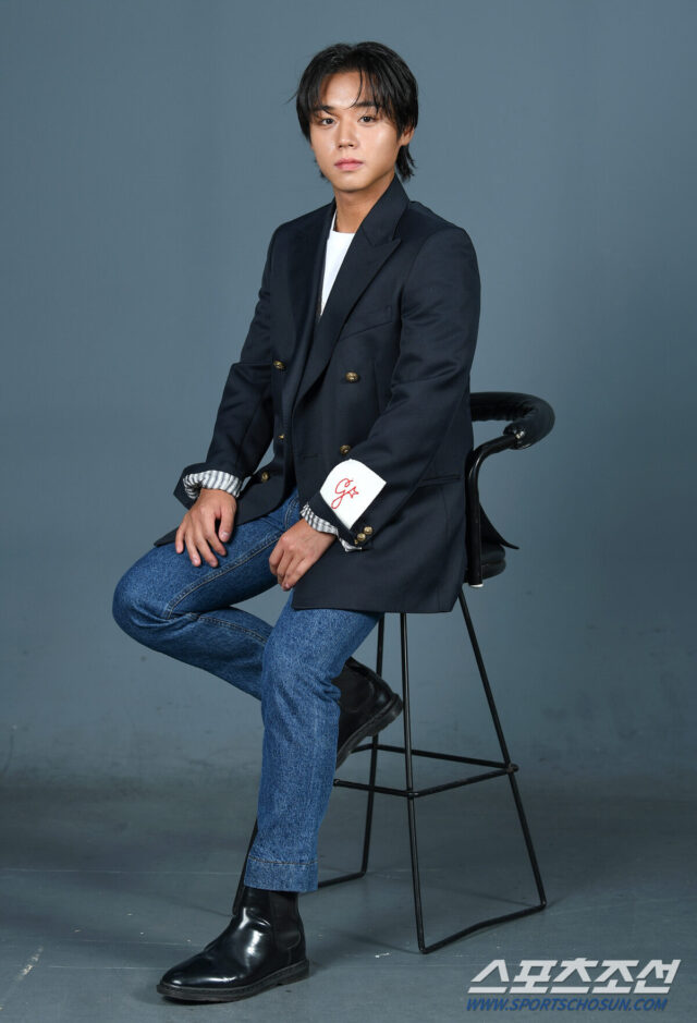 Top Actor's Real-Life Tan Skin Color Revealed In Unedited Photoshoot ...