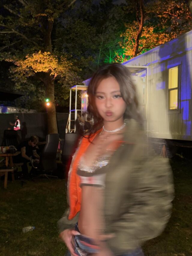 BLACKPINK's Jennie Captivates With Daring Crop Top Look - Koreaboo