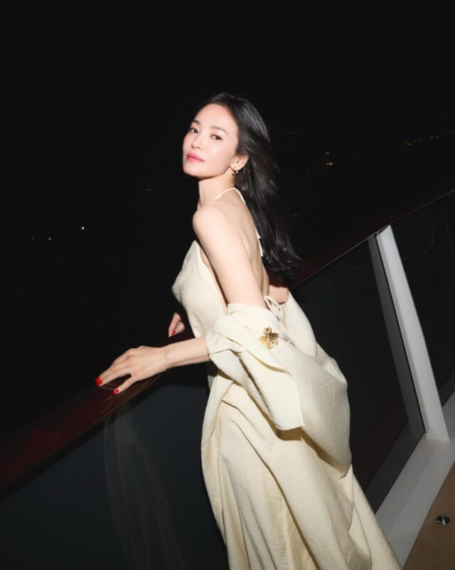 Song Hye Kyo Captivates With Sexy Yet Elegant Dress - Koreaboo