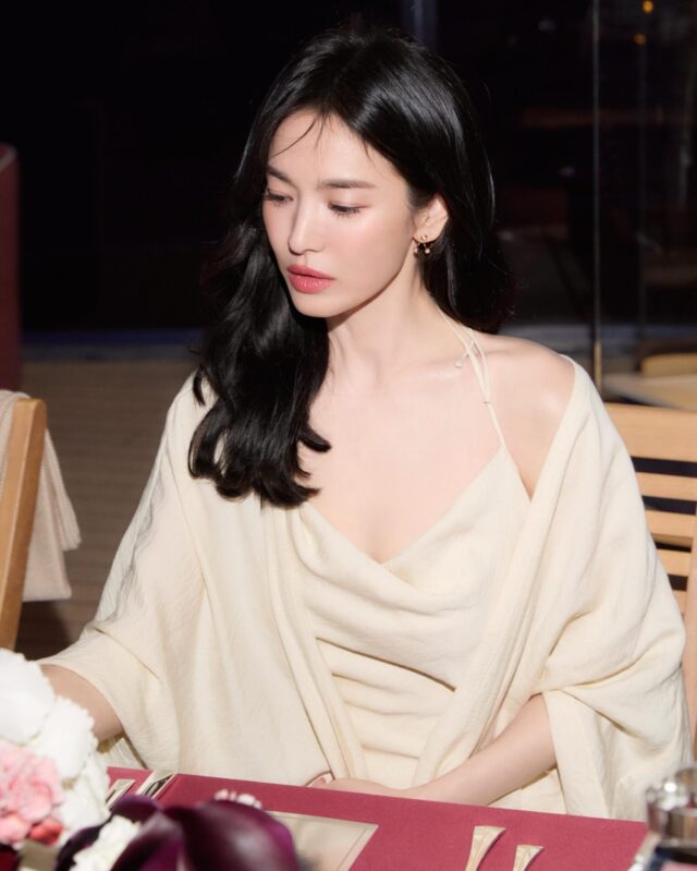 Song Hye Kyo Captivates With Sexy Yet Elegant Dress - Koreaboo