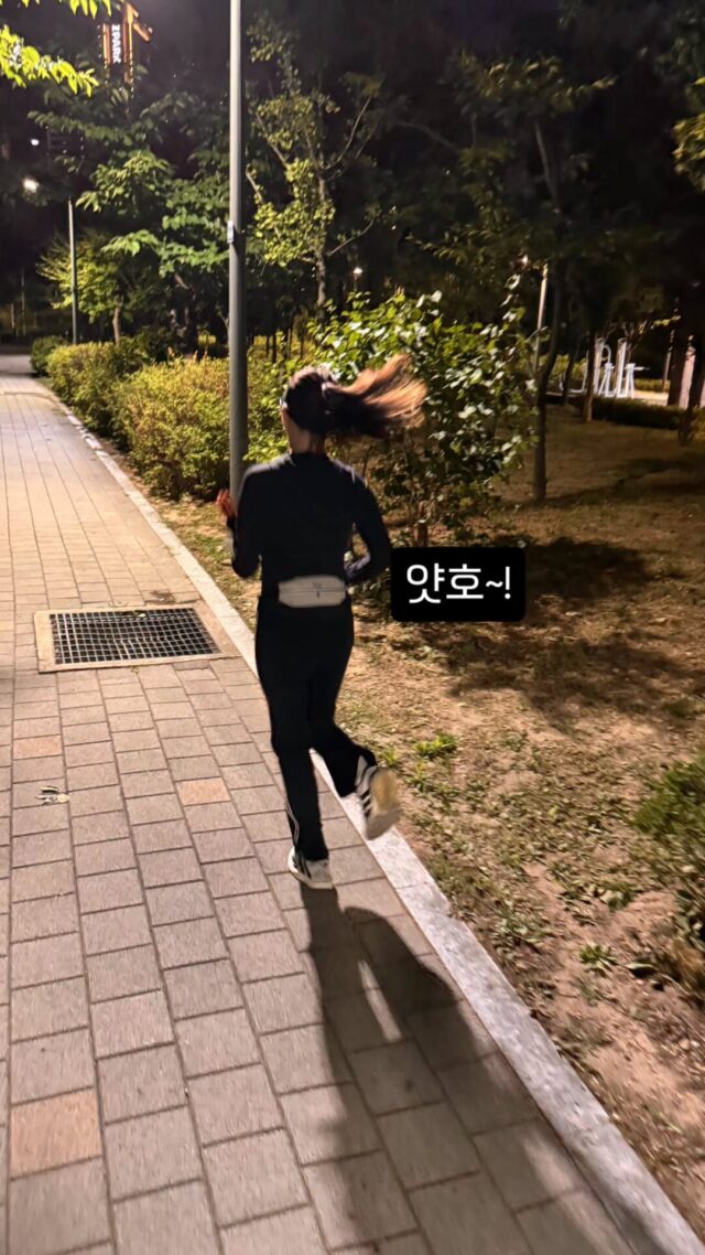 TWICE's Jeongyeon Shocks With Insanely Slim Figure - Koreaboo